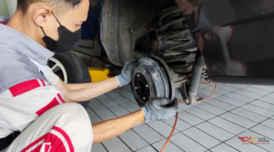 Cara Memperbaiki Sistem Rem Mobil, Mekanik Pemula Wajib Tahu! | OJC