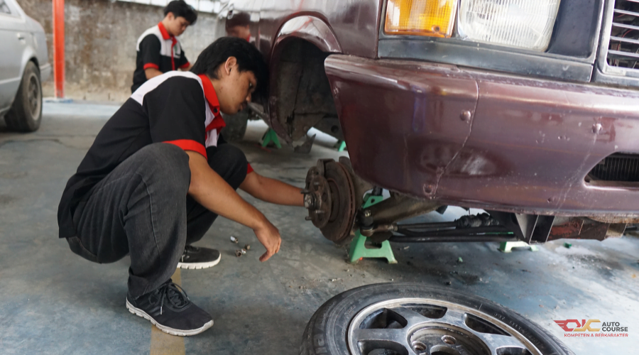 Mengenal Sistem Rem Mobil Elektrik dan Bedanya dengan Manual | OJC