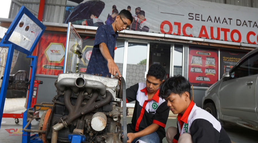 4 Keahlian Untuk Menjadi Mekanik Diesel Profesional | OJC